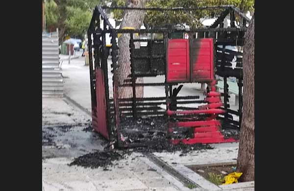 Έκαψαν το περίπτερο του ΣυΡιζΑ στον Άλιμο - ΕΠΙΚΑΙΡΑ - Kamini.gr