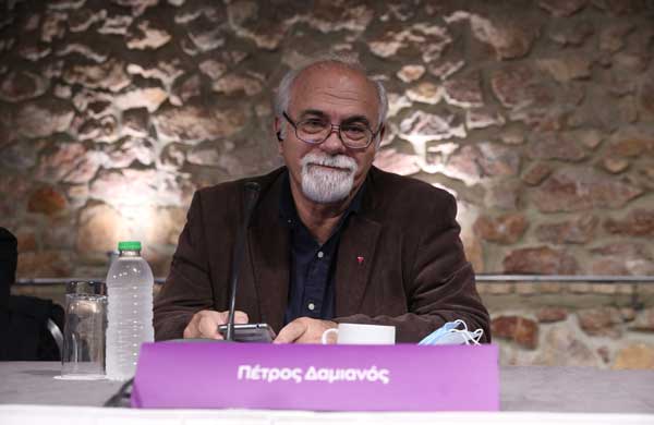 Η συγκίνηση του δάσκαλου στην επιτυχία των μαθητών - ΔΙΑΧΡΟΝΙΚΑ - Kamini.gr